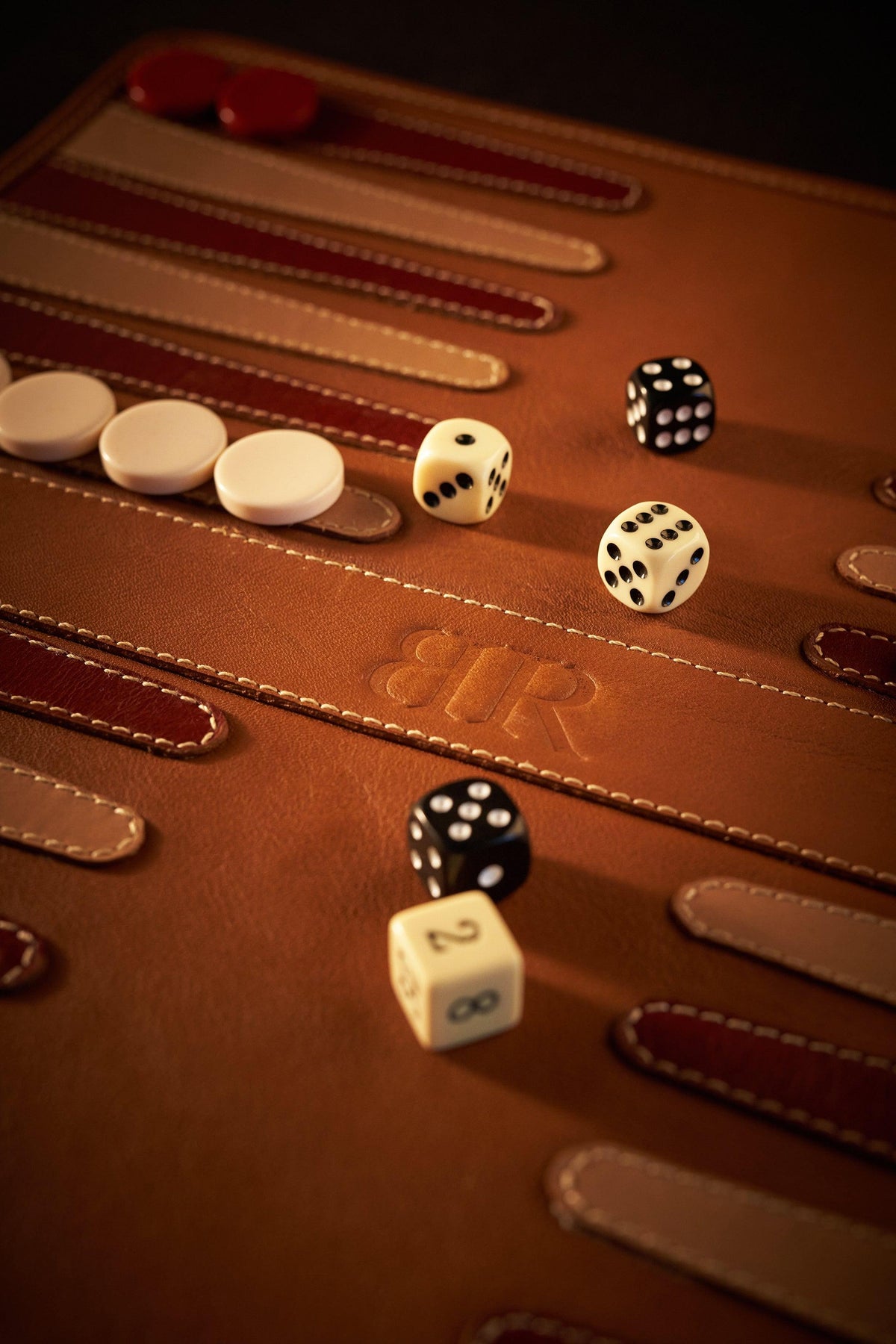 ¡El backgammon, uno de los juegos más antiguos de la historia!